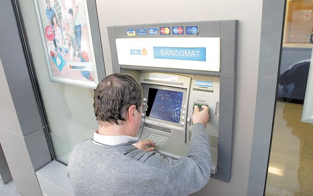 BCR opreşte sistemul informatic care gestionează operaţiunile cu ...