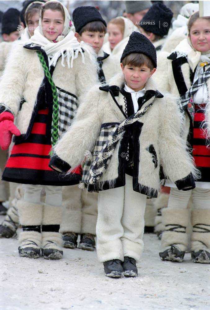 Pluguşorul şi Sorcova, tradiții populare la început de an | Cuvântul ...