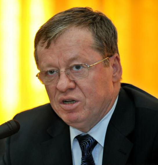Când nu se plimbă pe la televiziuni, Anton Hadăr, preşedintele ...
