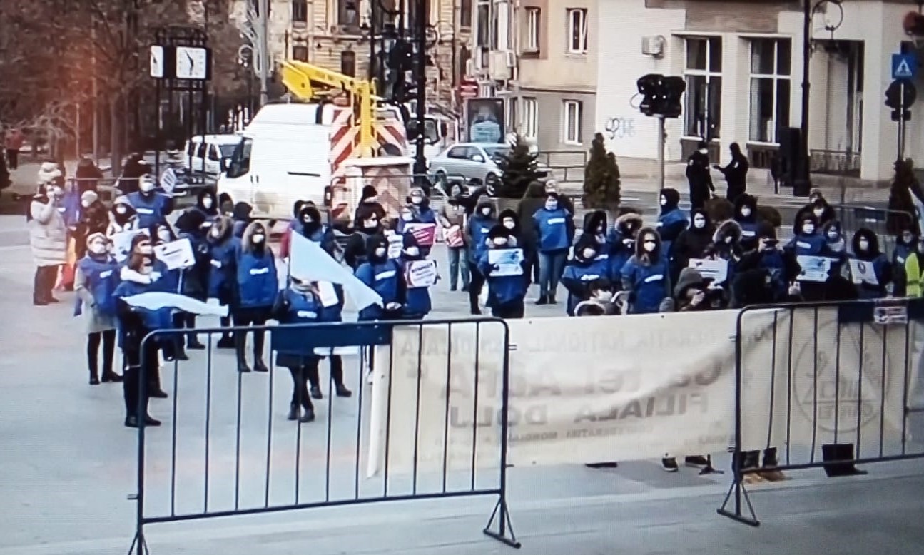 Sindicaliştii au protestat în faţa Prefecturii Dolj | Cuvântul Libertăţii