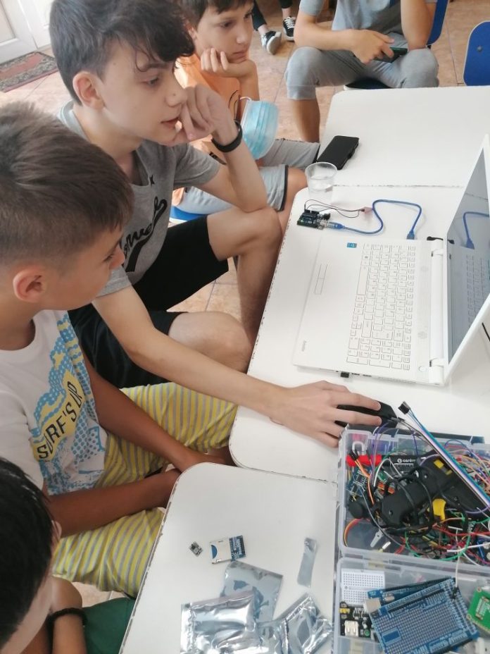 Fundația Vodafone România duce Școala verde din viitor în comunitățile CODE Kids din întreaga ...