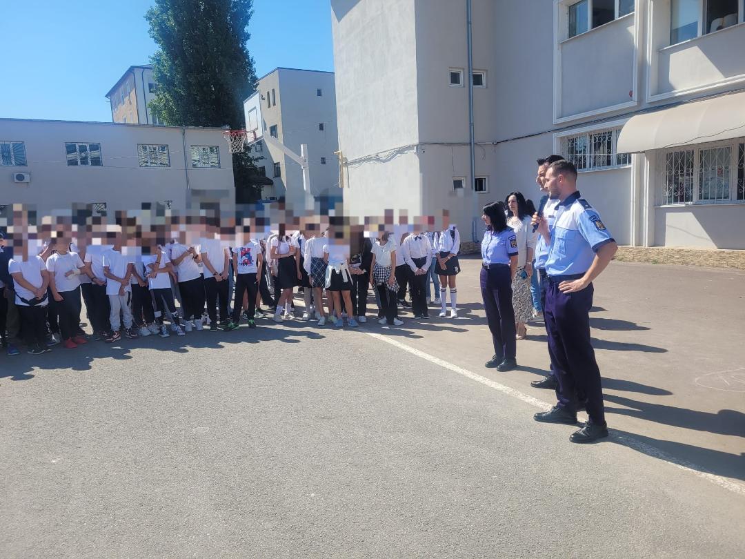 Acţiuni de prevenire a consumului de droguri la Şcoala Gimnazială ...