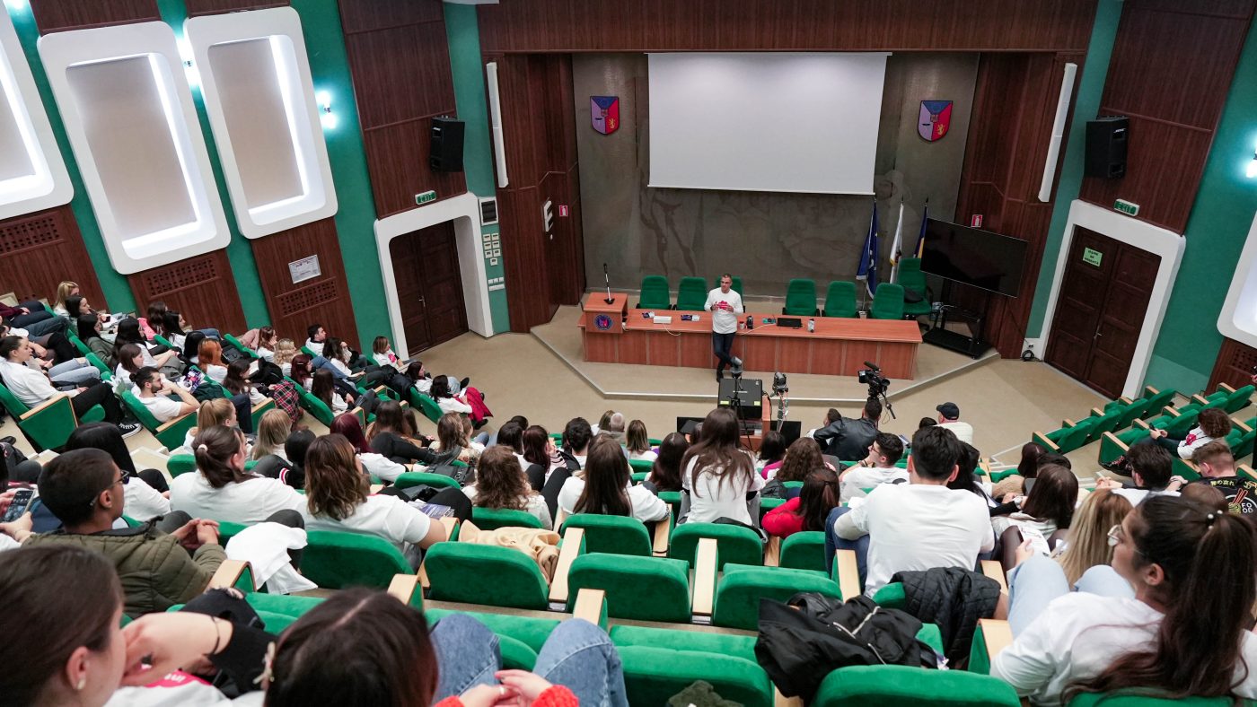 Manifest UMF din Craiova: Corpul tău. Puterea ta | Cuvântul Libertăţii