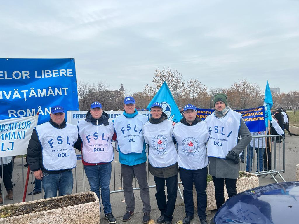 Sindicaliştii Uniunii Sindicatelor Independente din Învăţământ Dolj ...