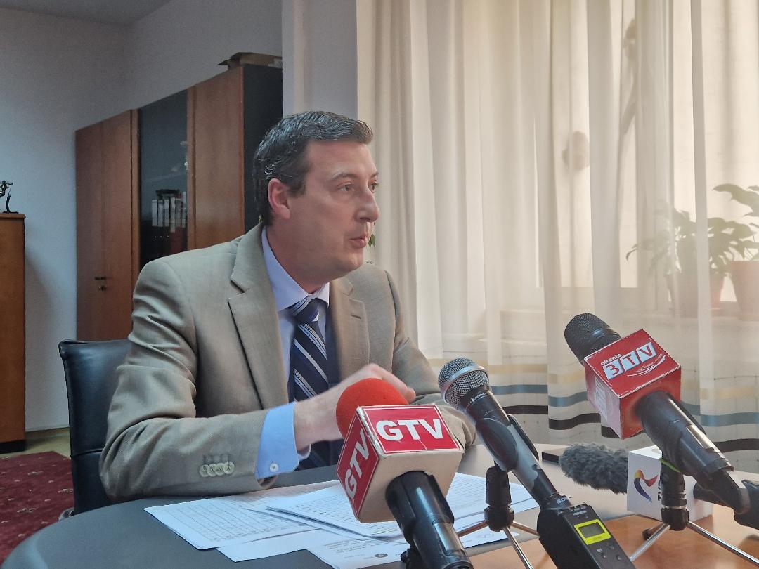 Prof.dr. Daniel Alexandru Ion, inspector – general al învăţământului ...