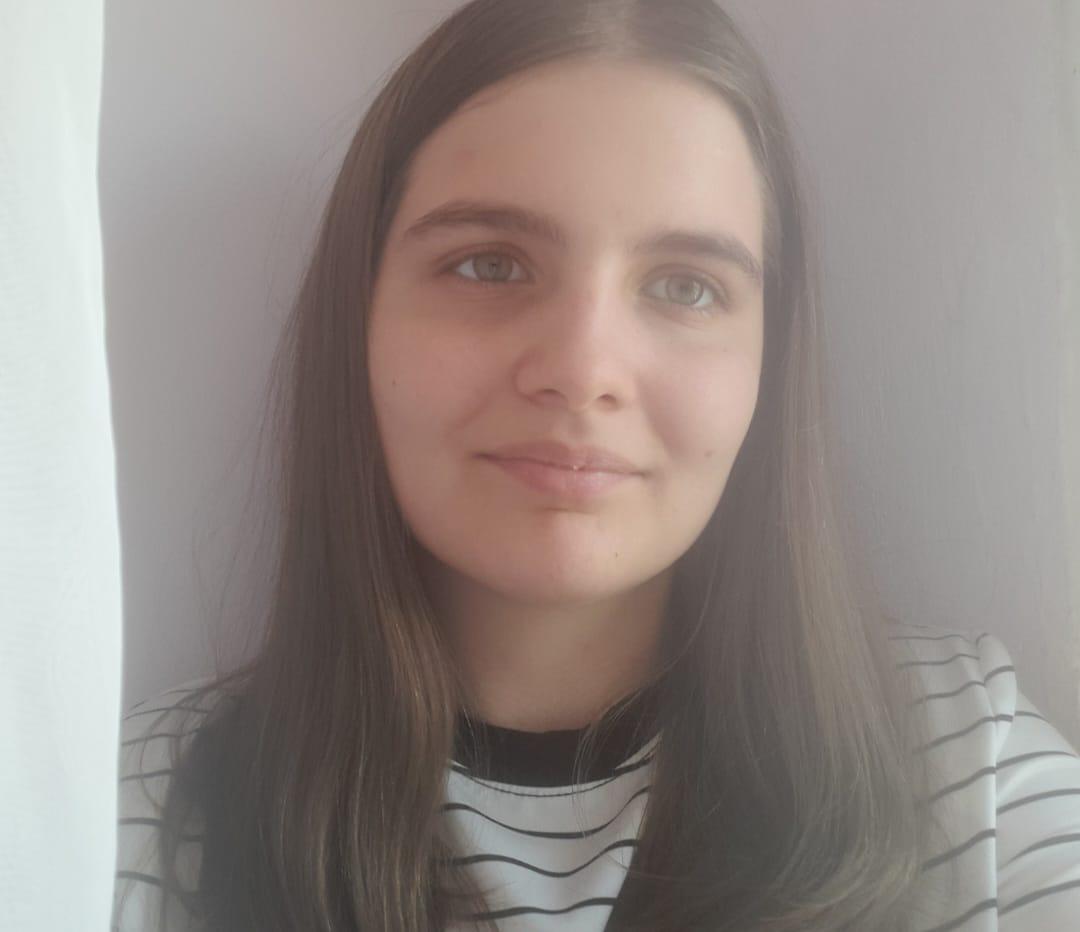 O elevă de la Colegiul Naţional “Fraţii Buzeşti” din Craiova va ...