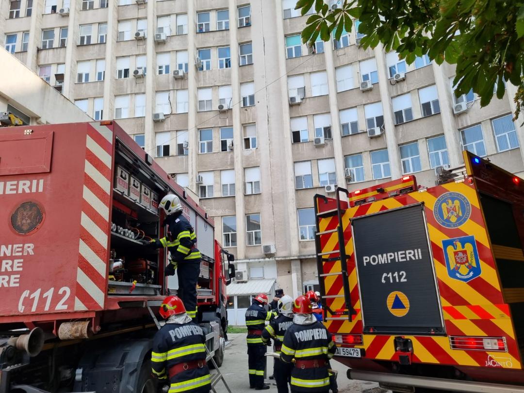 Exerciţiu al ISU Dolj, la Spitalul Clinic Judeţean de Urgenţă Craiova ...