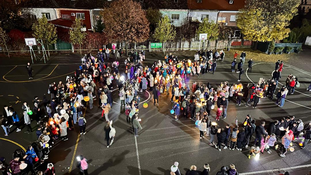 “Marşul lampioanelor”, la Şcoala Gimnazială “Mircea Eliade” | Cuvântul ...